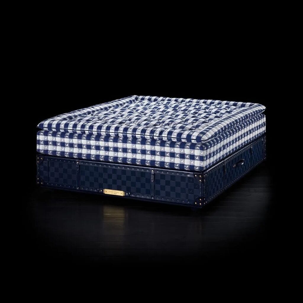 Hästens | A mattress that cannot be ignited, a love that cannot be ...